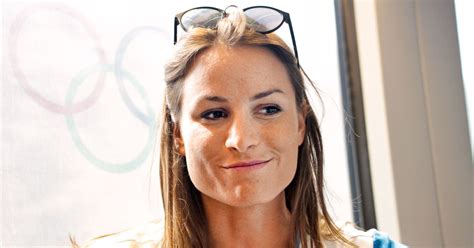 Sara Isaković V Kotu Z Brisačo Na Glavi Zanimivosti