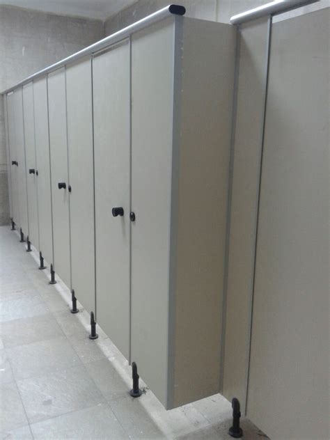 ابواب الحمامات Al Marina Hpl