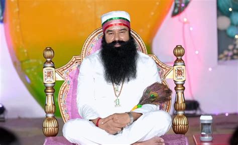 Saint Dr Msg Saint Dr Msg ने बताया मोर पंख क्यों ले रखा है