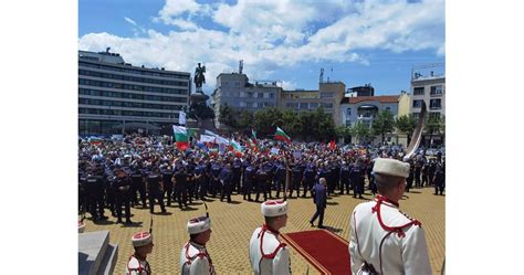 Депутатите от Има такъв народ на протеста срещу кабинета от Възраждане не Видео снимки