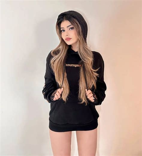 Riya Dixit Biography Wiki Boyfriend Hd Photos Interesting And Unknown