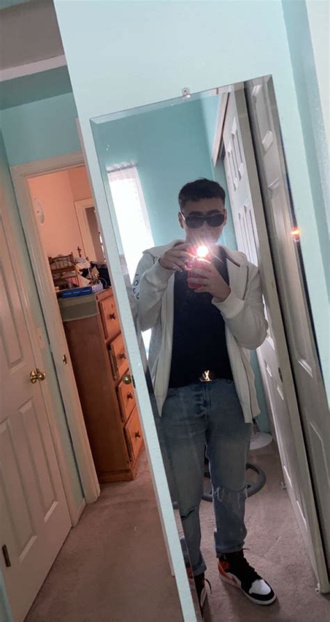 Pin By Adolfo Avila On Trap Mirror Selfie Selfie Scenes