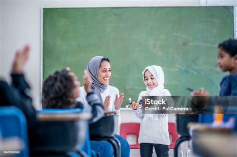 穆斯林女孩介紹 照片檔及更多 兒童 照片 兒童 教育 非洲人 Istock 穆斯林女孩介紹 照片檔及更多 兒童 照片 兒童 教育 非洲人 Istock