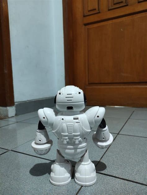 Mainan Listrik Robot Dengan Musik Ringan Dazzle Menari Ruang Robot Toys And Collectibles Mainan