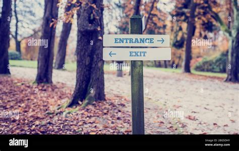 Two Arrows Pointing In Opposite Directions Hi Res Stock Photography And Images Alamy