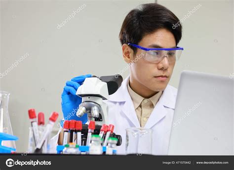 Scientist Laboratory Experimenting Developing New Vaccine Fight Virus Safety Laboratory — Stock