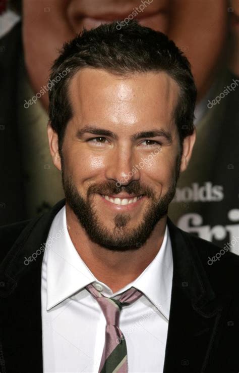 Actor Ryan Reynolds Stock Editorial Photo © Popularimages 122435570