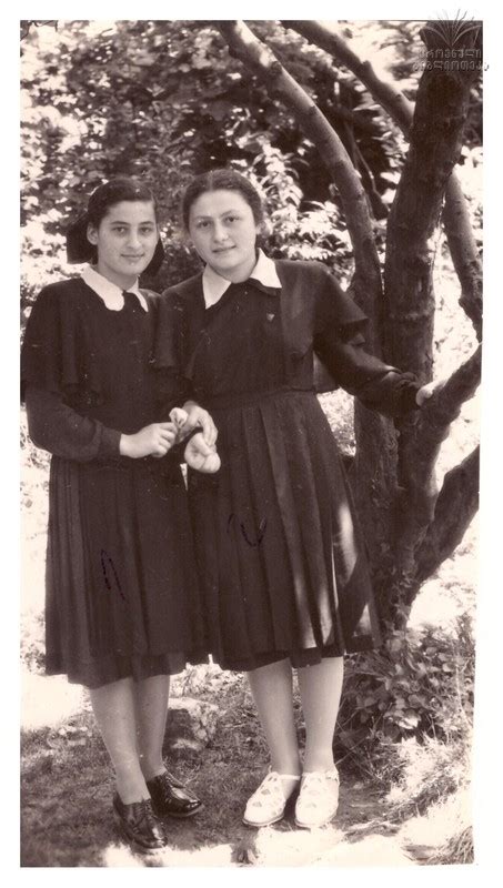 Iverieli თანაკლასელები მედეა მოსეშვილი და ნელი ერგემლიძე