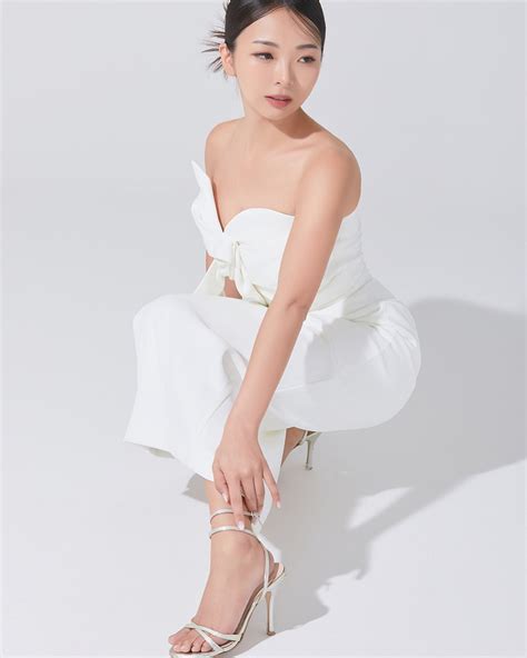 프로필사진 비타스튜디오 개인 프로필 촬영도 자연스럽고 고급스러운 분위기로 비타와 함께해요 Facebook