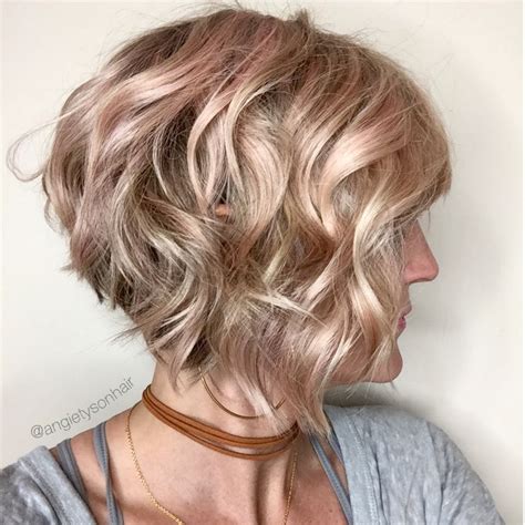 Wavy Inverted Bob