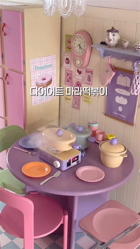 소유하리ㅣ셀프인테리어 협찬 기대이상으로 마음에 드는 소파가 왔어요🩷 혼자서도 설치가 가능해서 배송기사님과 따로 만날 필요없고 소파커버가 분리되어 세탁이 쉽다는 점이