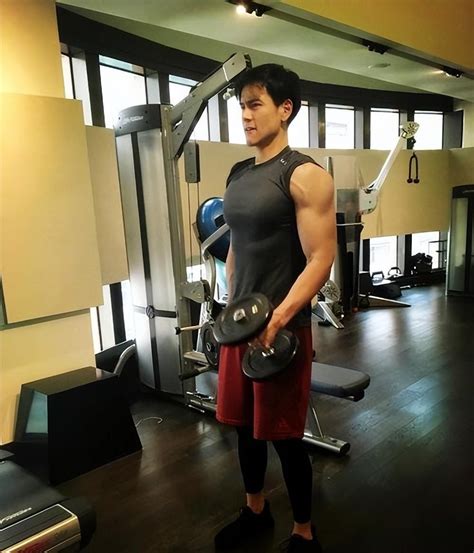 彭于晏背心图片彭于晏图片头像大山谷图库