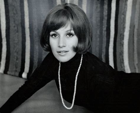 30 Of The Best Portraits Of A Young And Beautiful Maggie Smith Vintage News Daily