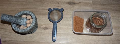 Sieve Mortar And Pestle For Granulated Nutmeg With Fine Byproduct R Licarin A