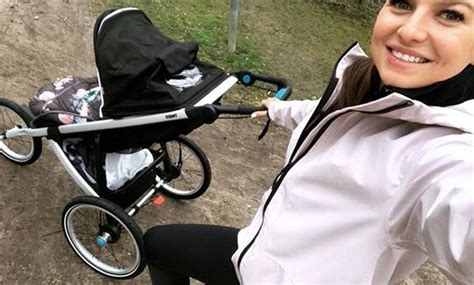 Anna Lewandowska Nawet Poranny Jogging Uprawia W Towarzystwie Córki