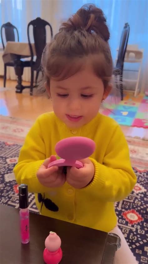 სოფო ნიჟარაძე იუბილარია ელის მარიამ დაბადების დღეზე დედას ქართულად და ინგლისურად უმღერა 🥳 By