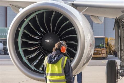 Headset Acoustic Attenuation In Aeronautical Context