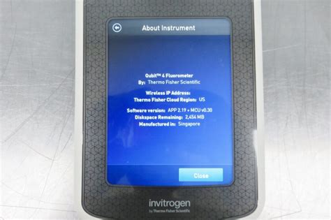 Qubit 4 Fluorometer Still In Box The Lab World Group