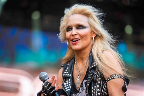 Doro Encara Plateia Fria Mas Faz Show Impecável No Monsters Of Rock