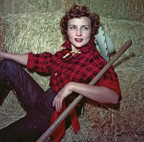 Betty White Is Gorgeous In These Never Before Seen Photos From Her Early Career