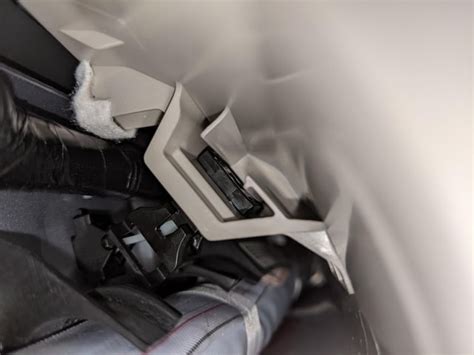 A-Pillar Trim Clip Removal? 2022 Honda Civic : r/MechanicAdvice