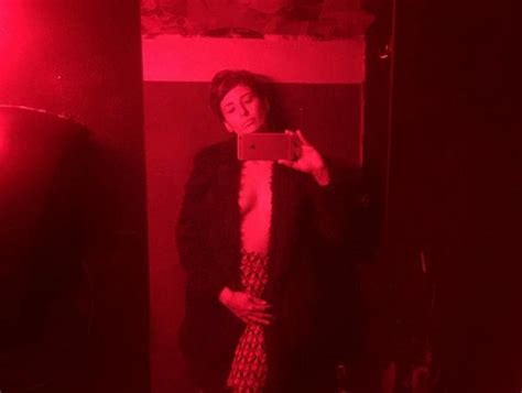 თიკო სადუნიშვილის ეს ფოტო ია ფარულავას სიყვარული ვენახში ს გაგახსენებთ გაინტერესებთ რატომ