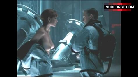 Carole Mackereth Bare Breasts Total Recall 2070 018