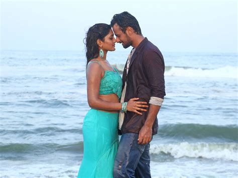 Oyee Oye Fan Photos Oyee Photos Images Pictures Filmibeat