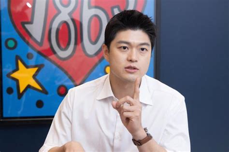 정치에 뛰어든 알파 세대 여야 청년 2人 늙은 정치 줄서기 고리 끊고 젊은 정치 목소리 내겠다 아주경제