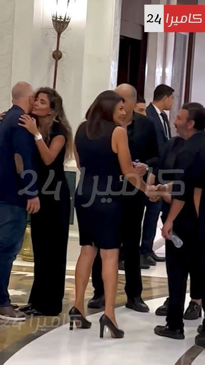 هند زوجة امير كرارة تستقبل عزاء والدها صلاح حسني وبجانبها ابنها سليم