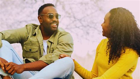 8 Subtle Communication Habits Women Are Most Attracted To In Men