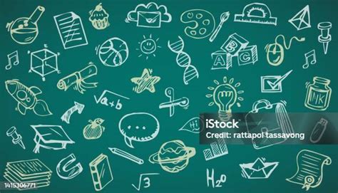 녹색 칠판에 교육 낙서 아이콘 기호와 함께 다시 학교에 벡터 패턴 배경 다시 학교로 프레임 Eps10 분필에 대한 스톡 벡터