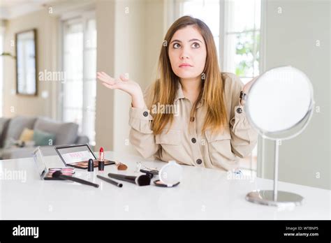 Confused girl mirror hi-res stock photography and images - Alamy