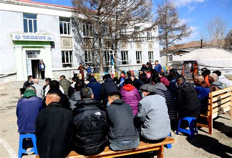 Нийгмийн хамгааллын тусгай төв автобустай боллоо