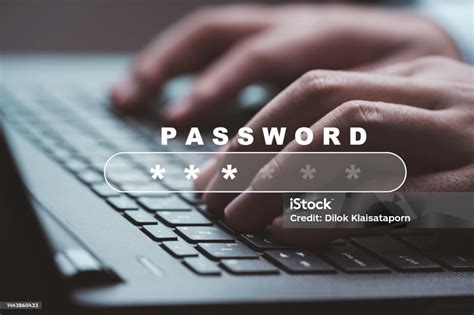 기술 보안 시스템에 대한 암호를 입력하고 해커 개념을 방지하기 위해 컴퓨터 랩톱을 입력하는 손 가상현실에 대한 스톡 사진 및 기타 이미지 Istock