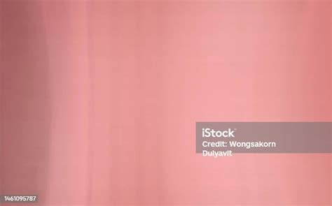 로즈 골드 메탈릭의 질감은 복사 공간이 있는 광택 광택이 있습니다 스테인레스 질감의 배경입니다 브러시 스틸 산업 또는 현대