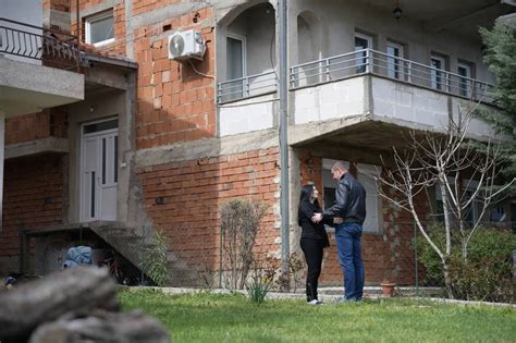 Hristijan Mickoski Денес го посетив семејството и сопругата на Иле Гоцевски возачот на