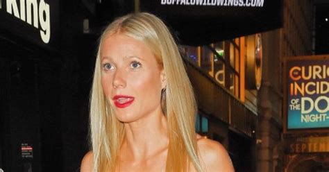 기네스 펠트로 몸매 훤히 다 드러나 가히 파격적