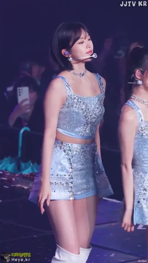 반짝이 크롭 민소매 단발머리 아이브 안유진 유저방송 엠봉