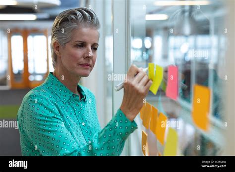 Female Executive Writing Hi Res Stock Photography And Images Alamy