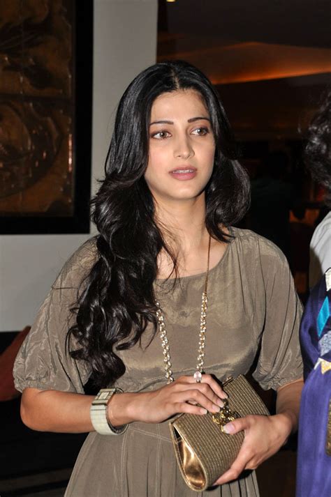 Cinirangam Sruthi Hasan New Photos