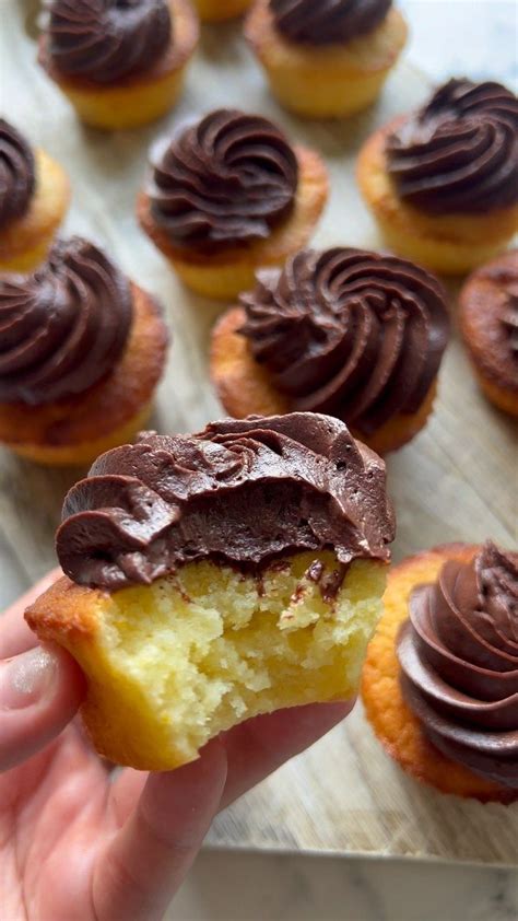 Mazarinmuffins Med Frosting Svampede Mazarinmuffins Med Frosting Opskrift Food Cakes