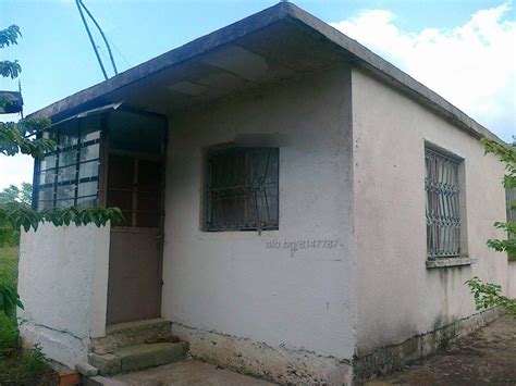 Вила м Батмиш Едноетажна къща 40 кв м РЗП 1200 кв м двор Къщи Вили в з Сливен Сливе