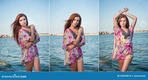 Giovane Ragazza Rossa Sexy Dei Capelli In Blusa Multicolore Che Posa