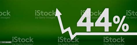 44 퍼센트 그래프의 화살표가 위를 가리킵니다 가격 상승 인플레이션 소득 증가 금리 인상 세금 3d 배너 녹색 배경에 사십 네 기호 할인 0명에 대한 스톡 사진 및 기타