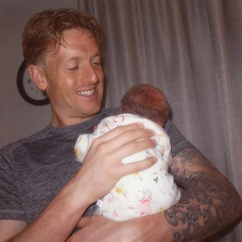 恭喜！皮克福德晒照宣布自己的第三个孩子出生