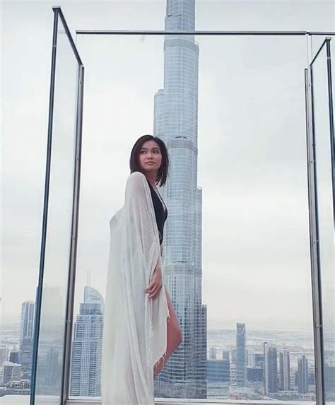 ហ្វេនៗជ្រួល ច្របល់អស់ហើយ លើកនេះ មាន សូនីតា លេងបញ្ចេញសាច់ខ្នង ស៊ិចស៊ីម្លឹងៗនៅឌូបៃ Khmerload