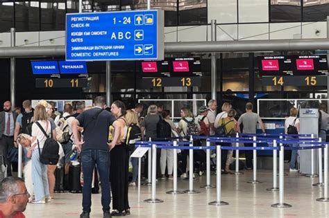 Гаф на летище София Пропуснаха “тайни агенти” от ЕК с части от бомба в багажа им