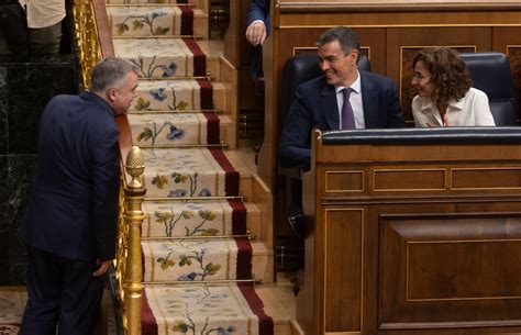 Sánchez Mantiene A Montero Y Cerdán En Una Nueva Ejecutiva Con Perfil Continuista