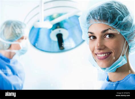 Medical Doctors Operating Hi Res Stock Photography And Images Alamy